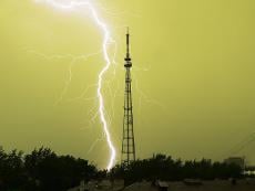 The colours of lightning - Snow, Storms & Severe Weather - Netweather ...